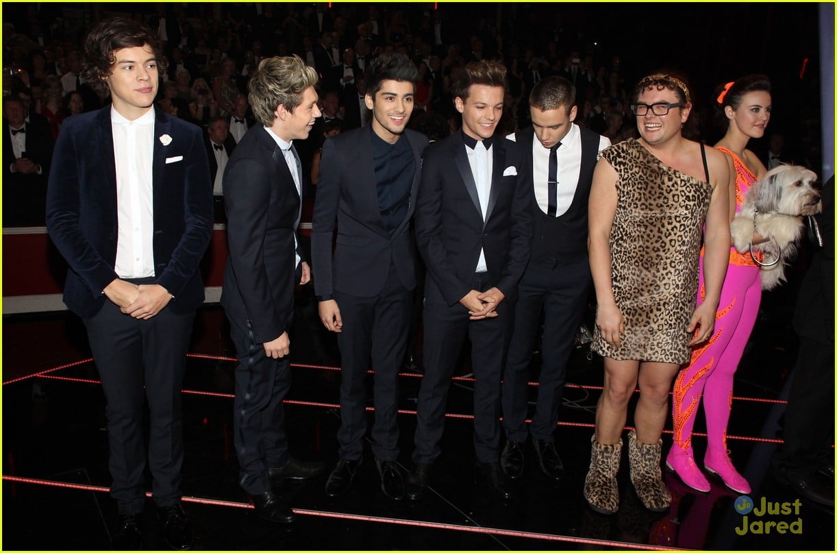 One Direction Meets The Queen! | Photo 511659 - Photo Gallery | Just ...