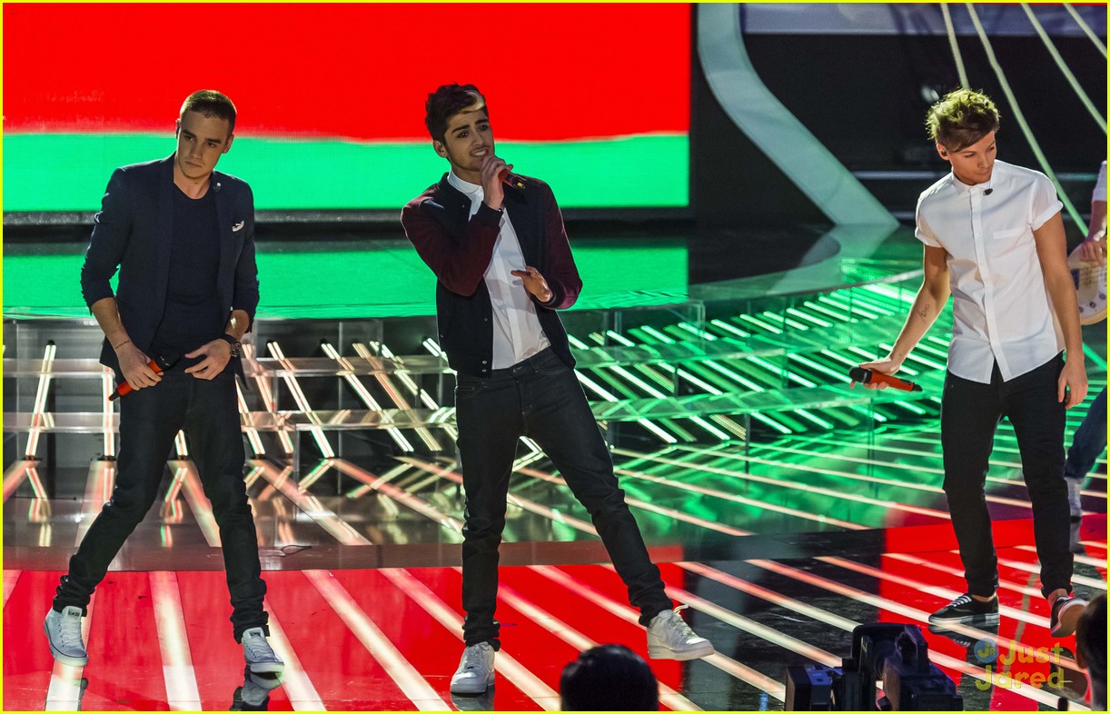 One Direction Perform on 'X Factor Italy'! | Photo 507186 - Photo ...