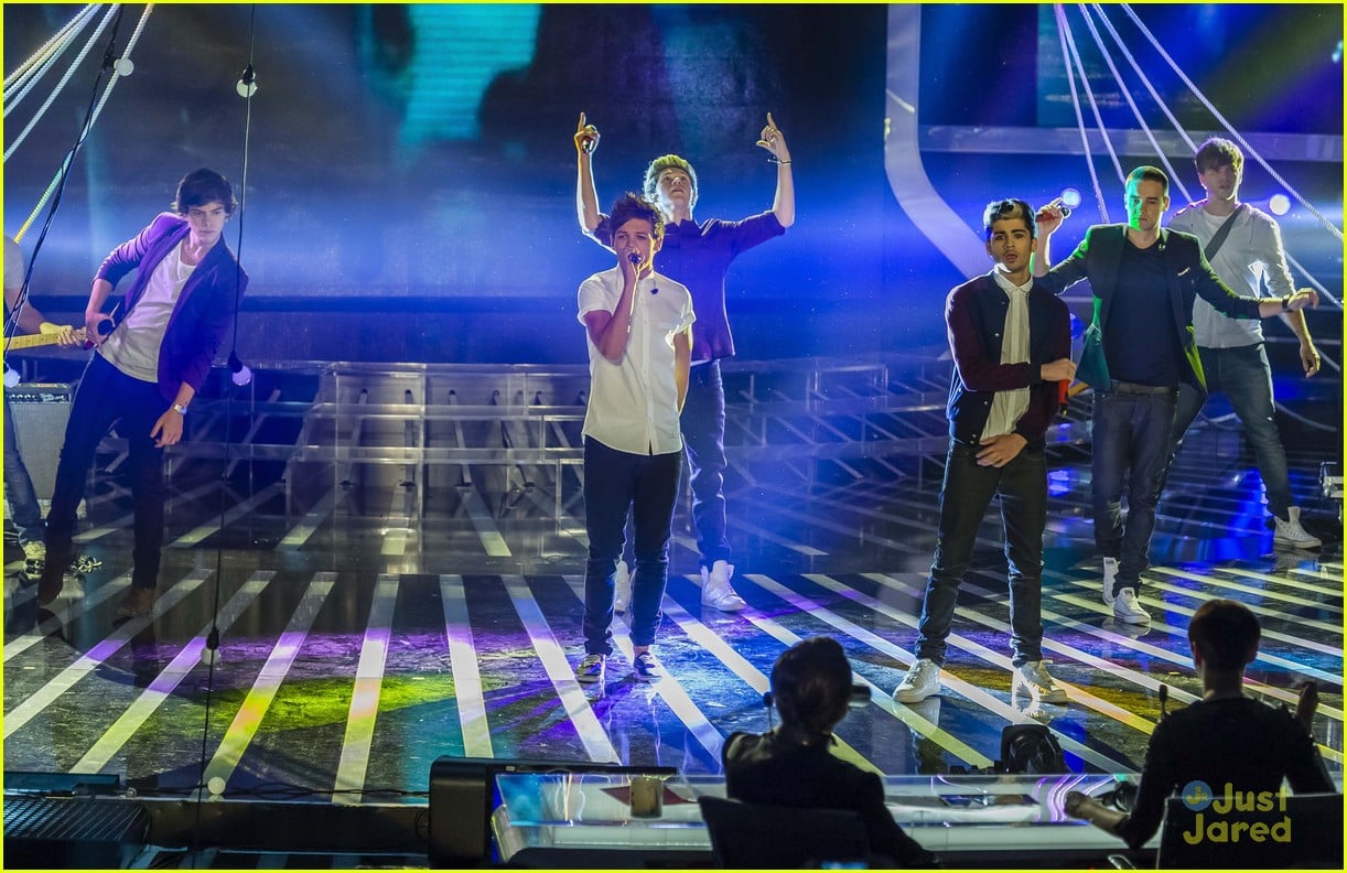 One Direction Perform on 'X Factor Italy'! | Photo 507216 - Photo ...