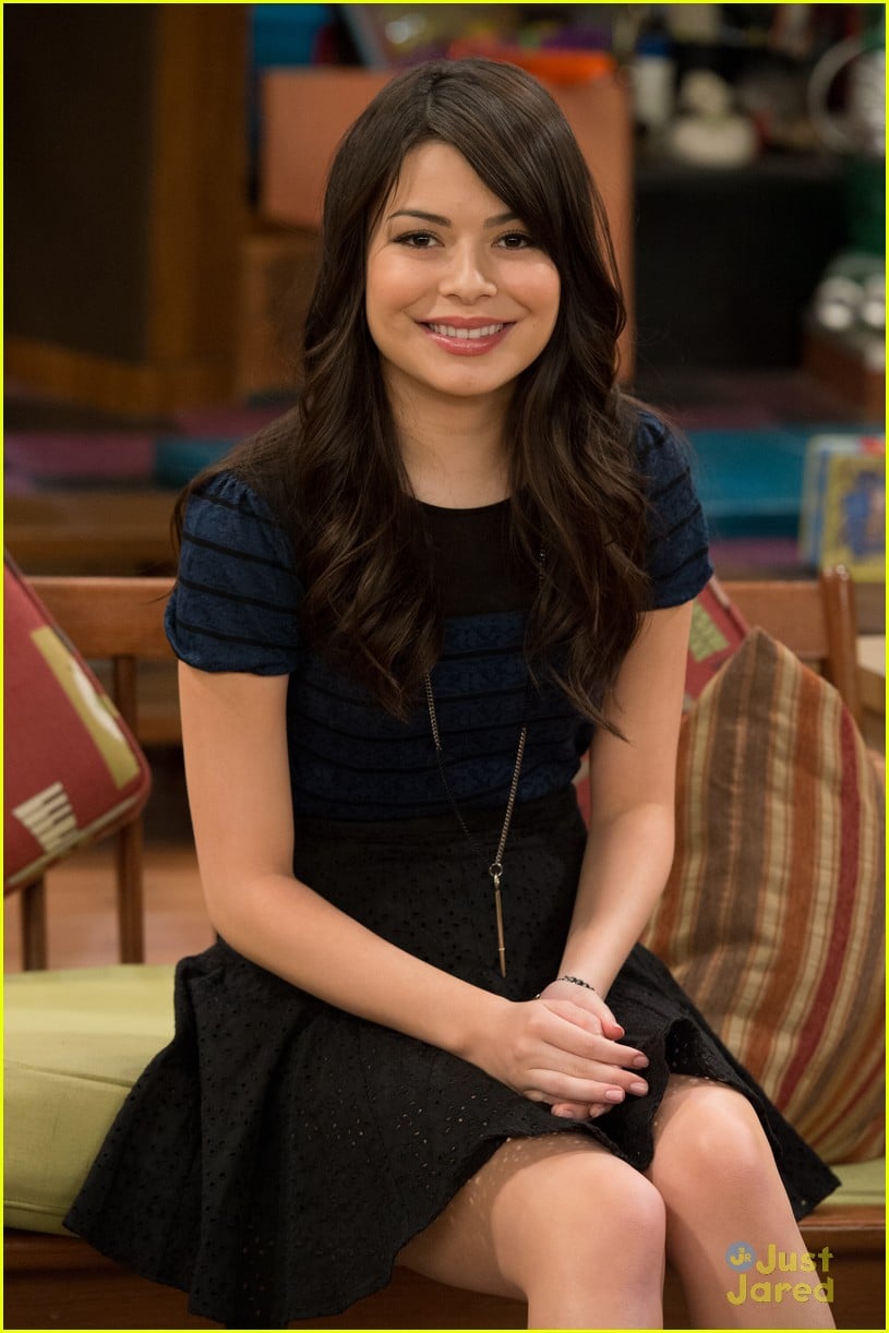 Miranda Cosgrove Busts a Thief on 'iCarly' | Photo 508583 - Photo ...