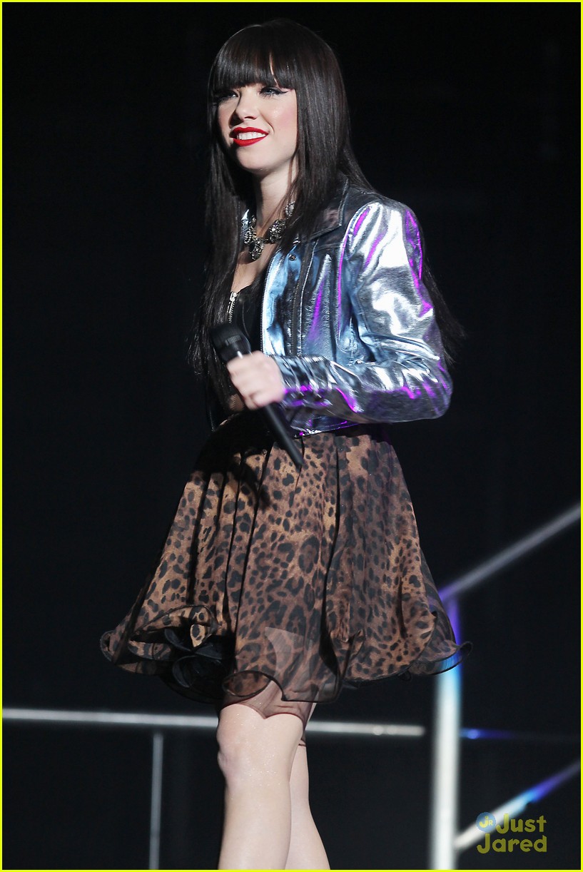 Carly Rae Jepsen: New Year's Rockin' Eve Performer! | Photo 513306 ...