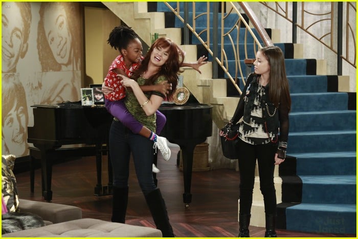 Karan Brar Makes 'Girl' Friends on 'Jessie' | Photo 506976 - Photo ...