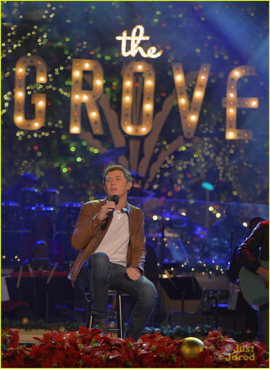 Scotty McCreery & Phillip Phillips: Grove Tree Lighting Ceremony ...