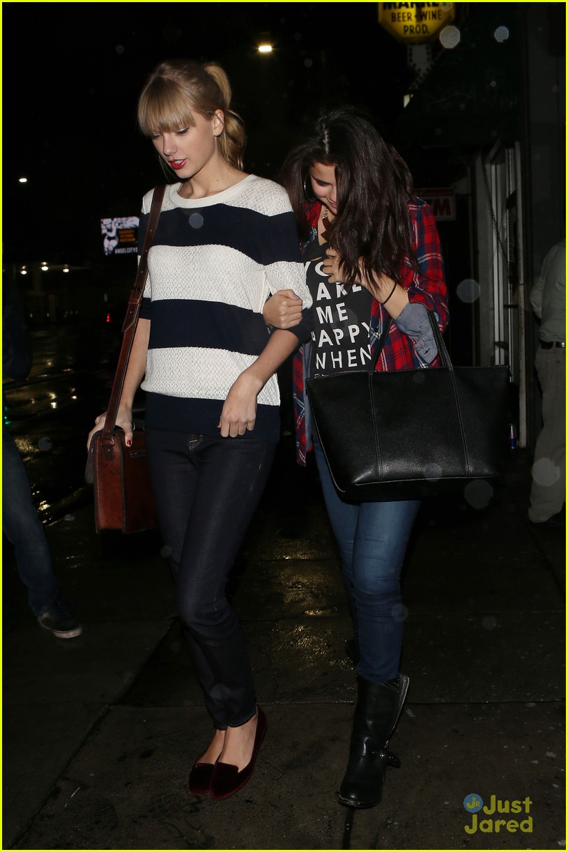 Selena Gomez Saturday Night Dinner With Taylor Swift Photo 510830