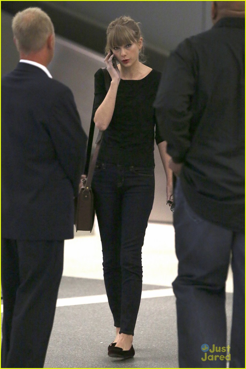 Full Sized Photo of taylor swift lax landing 03 | Taylor Swift ...