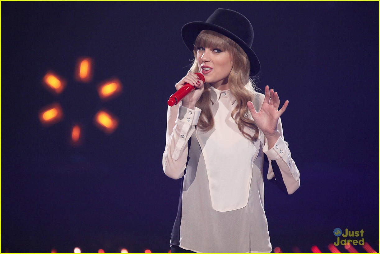 Taylor Swift: 'State of Grace' on 'X Factor' USA - Watch Now! | Photo ...