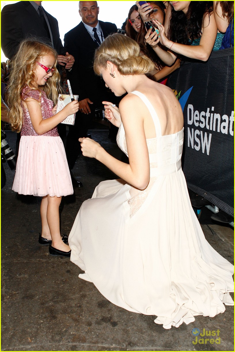 Full Sized Photo of taylor swift aria performance pics 06 | Taylor ...