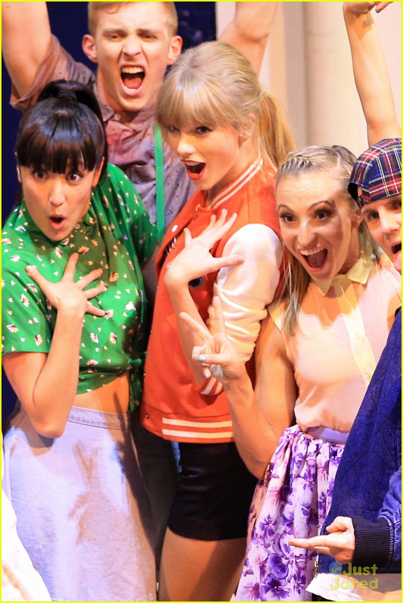 Taylor Swift: 'I Knew You Were Trouble' at the Aria Awards 2012 | Photo ...