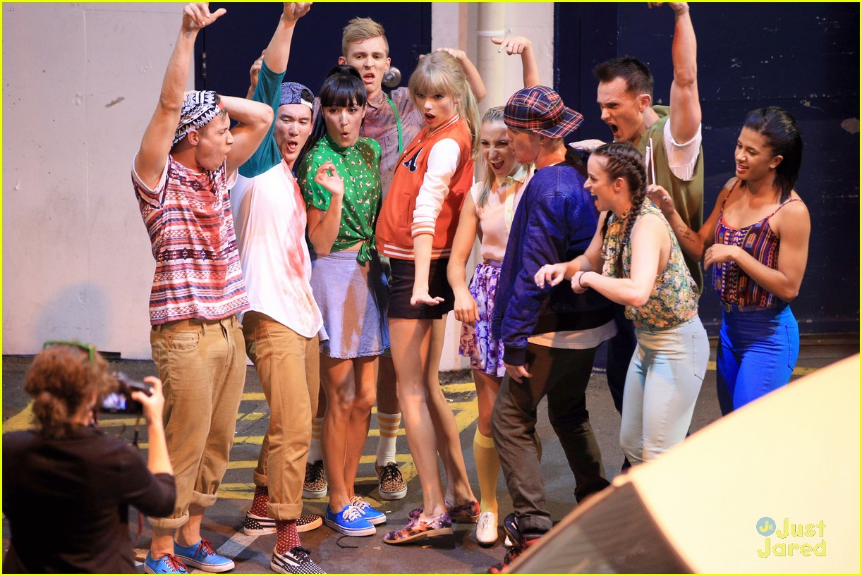 Full Sized Photo of taylor swift aria performance pics 12 | Taylor ...
