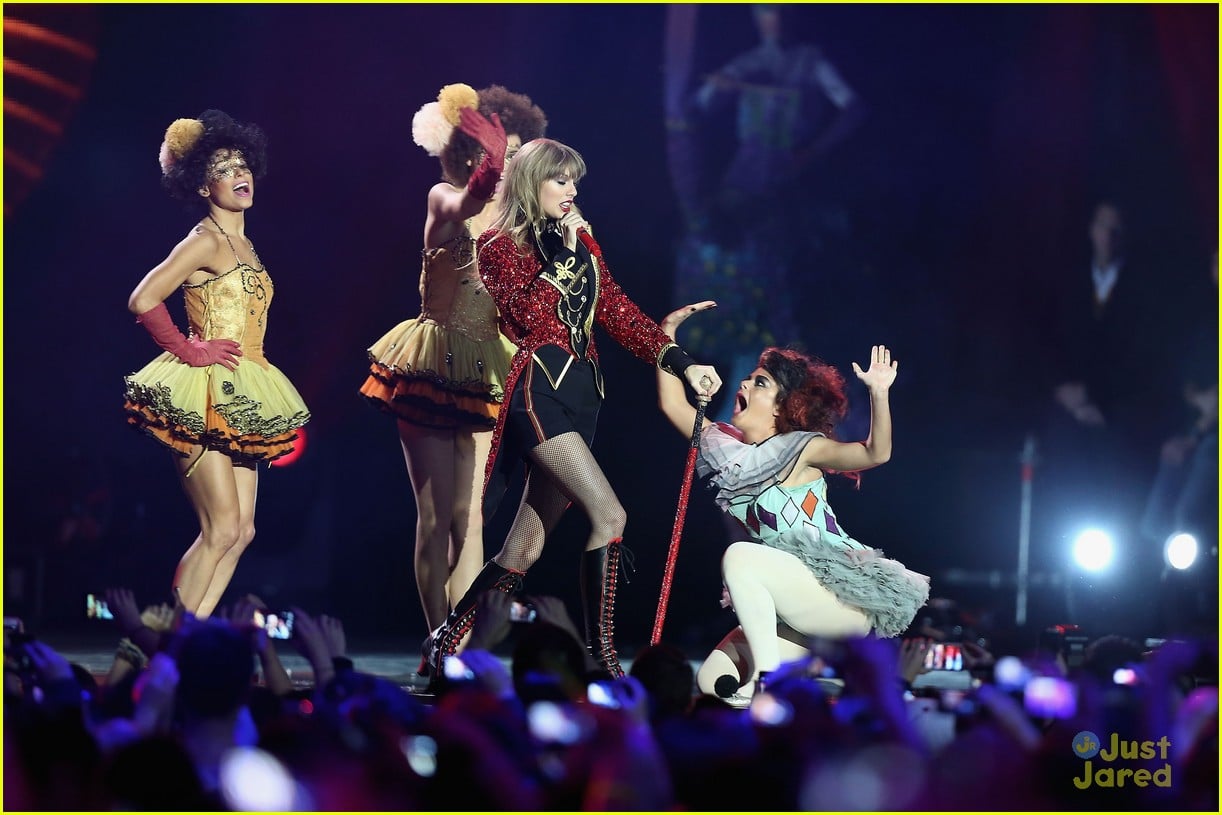 Taylor Swift: MTV EMAs 2012 Winner! | Photo 508987 - Photo Gallery ...