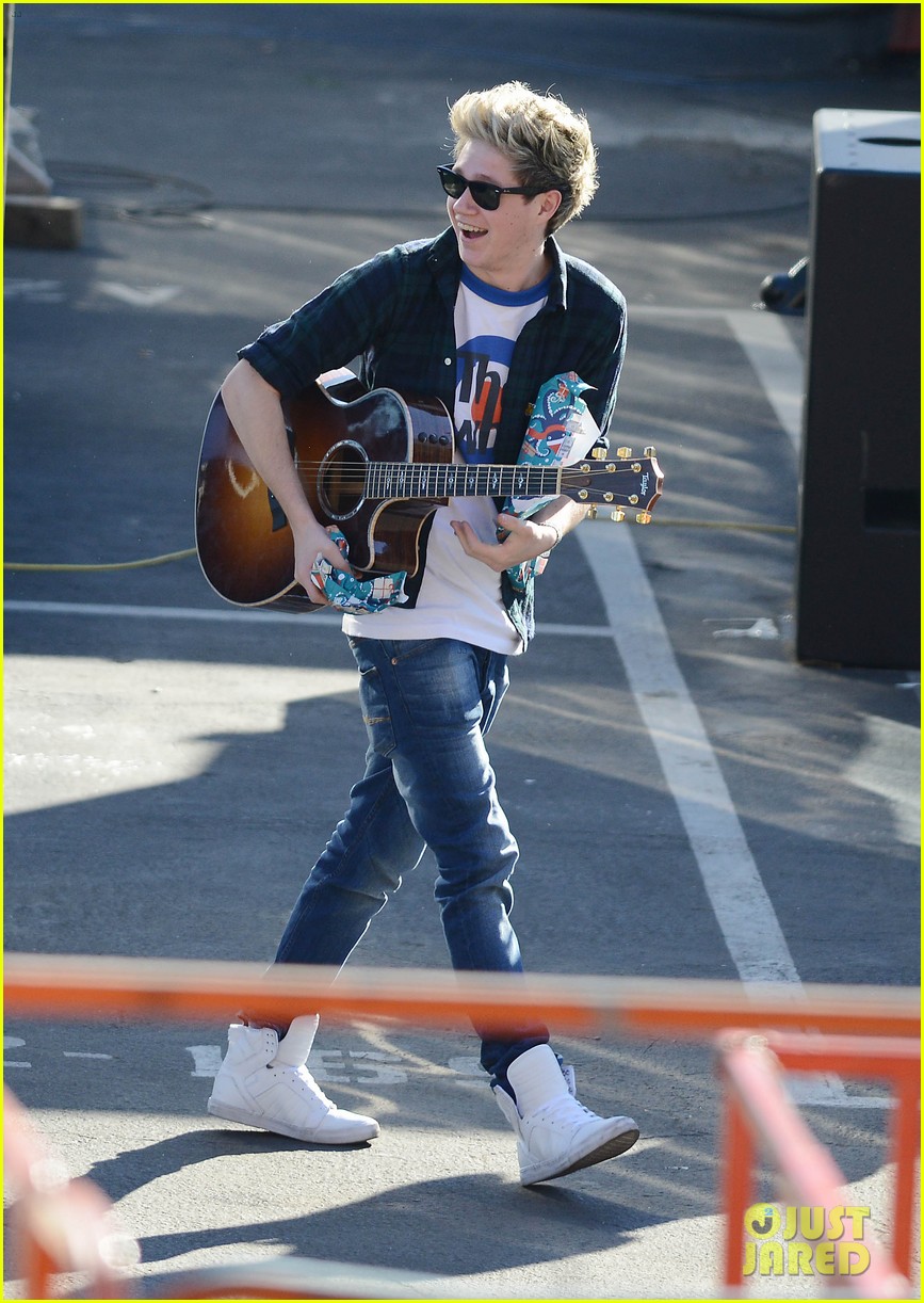 One Direction: Hanging Out Backstage at 'X Factor' | Photo 519404 ...