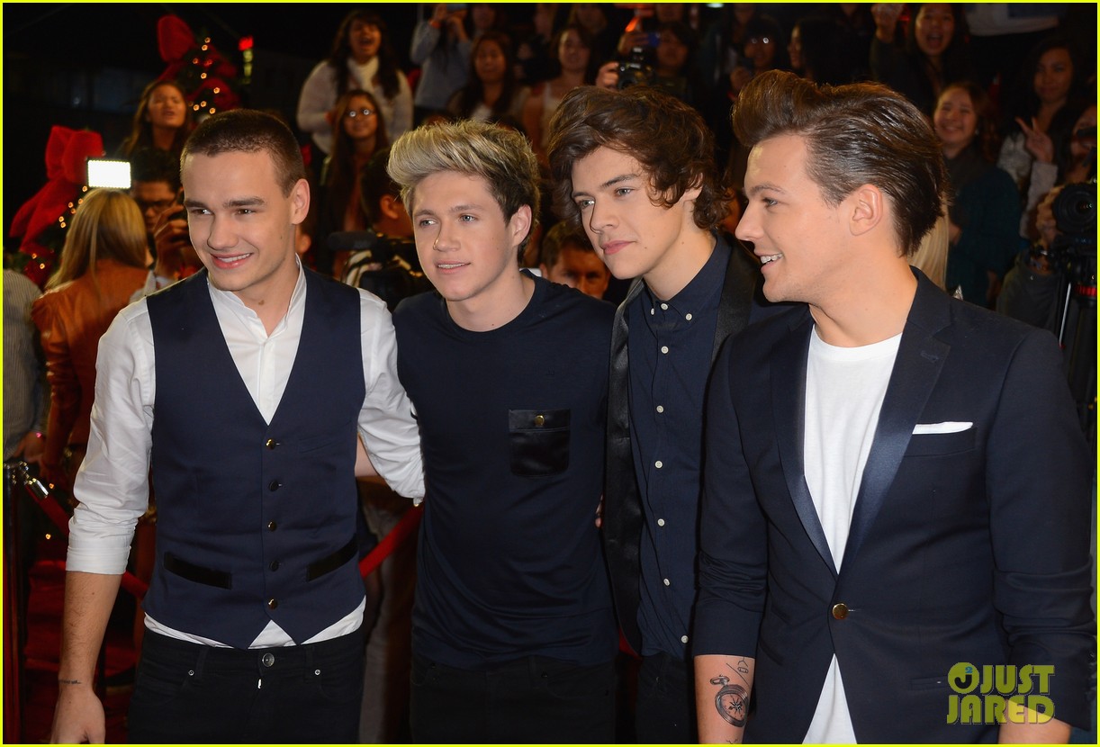 One Direction - 'Kiss You' Performance on 'X Factor' - WATCH NOW ...
