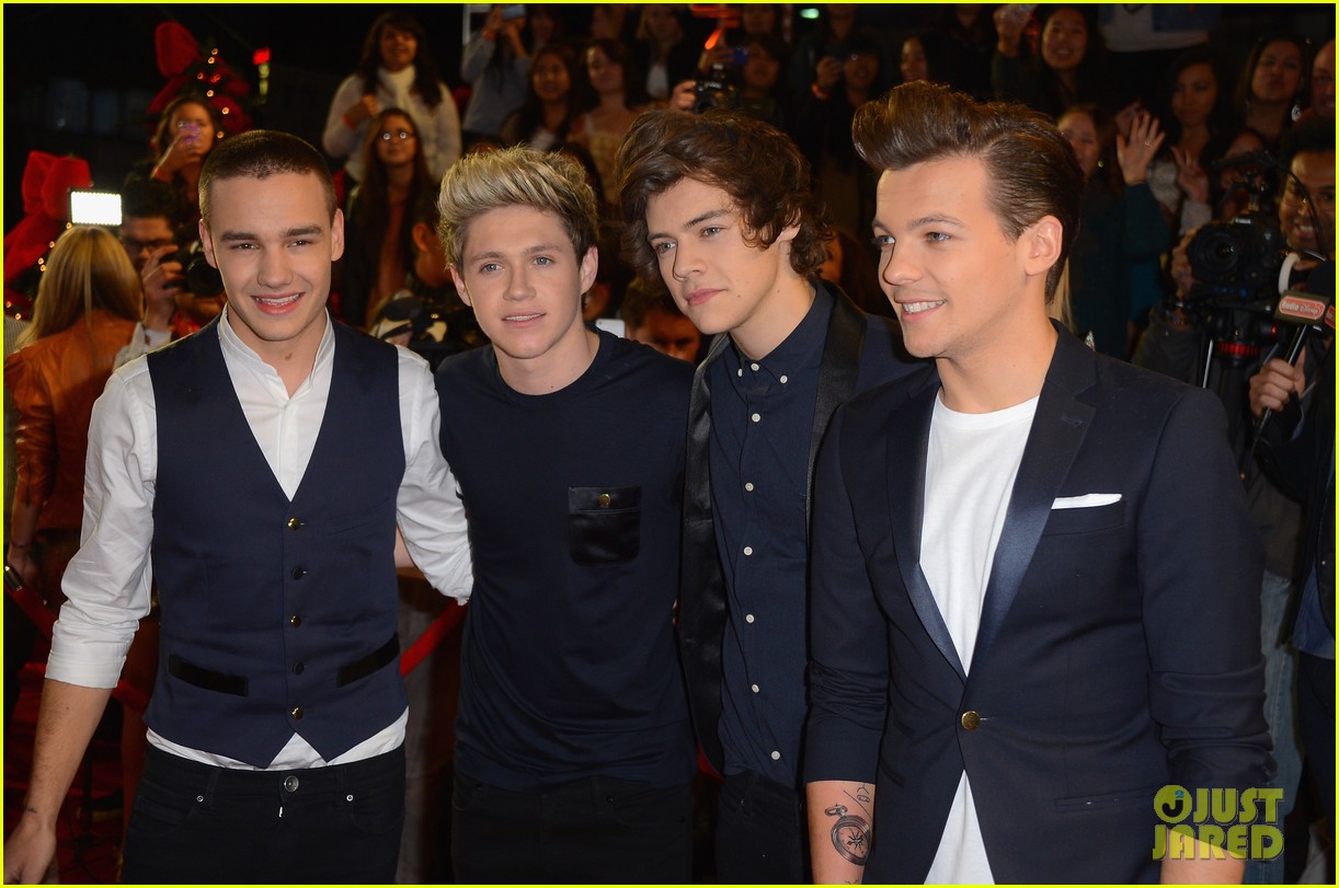 One Direction - 'Kiss You' Performance on 'X Factor' - WATCH NOW ...