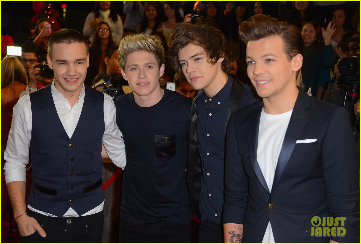 One Direction - 'Kiss You' Performance on 'X Factor' - WATCH NOW ...