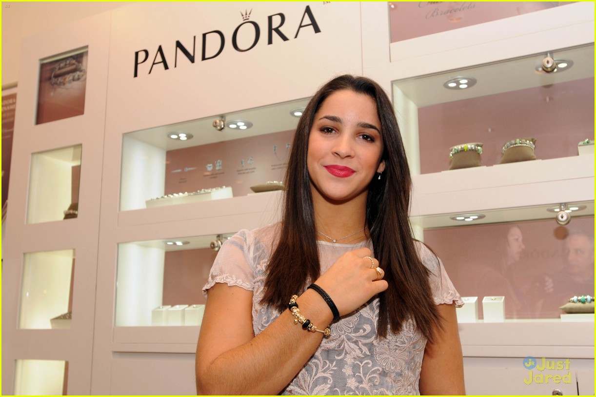 Aly Raisman: Pandora Store Signings | Photo 513913 - Photo Gallery ...