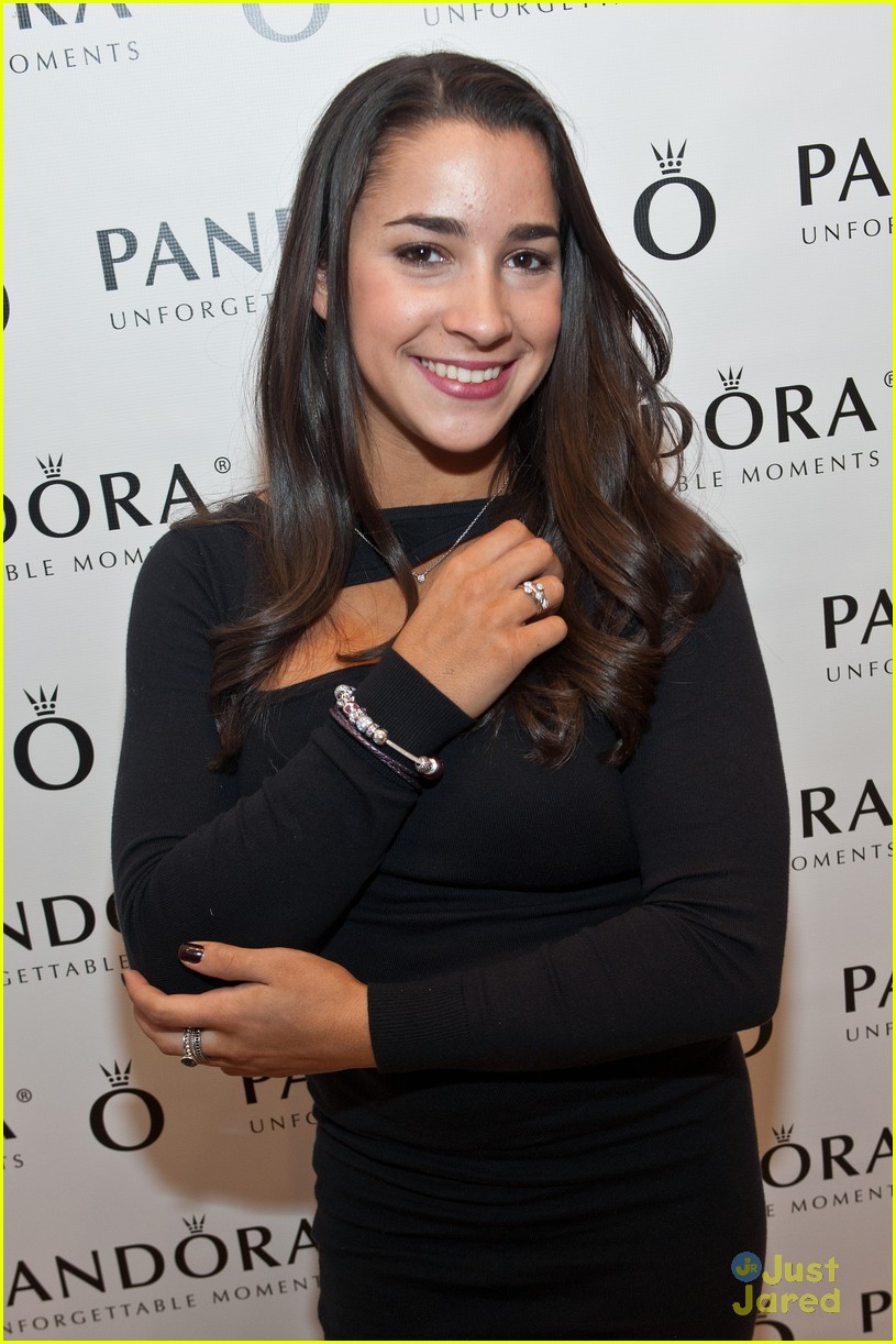 Aly Raisman: Pandora Store Signings | Photo 513921 - Photo Gallery ...