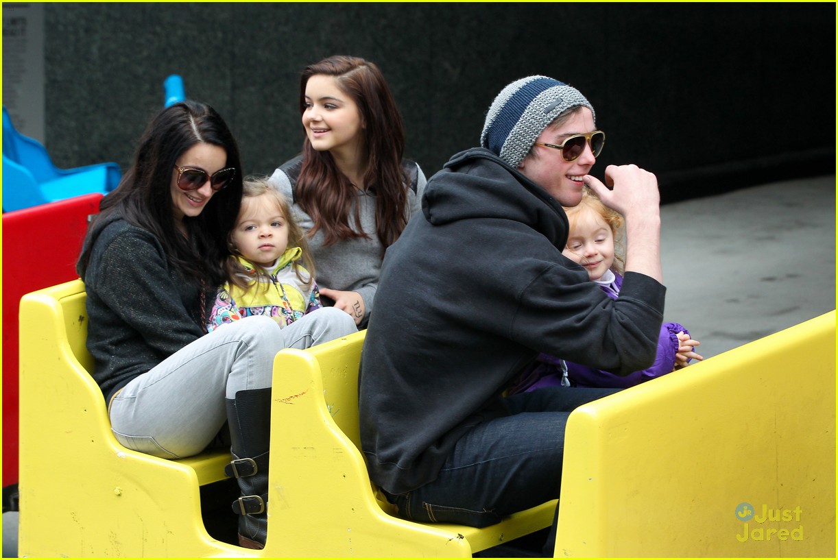 Ariel Winter: Santa Visit in Studio City | Photo 517968 - Photo Gallery ...