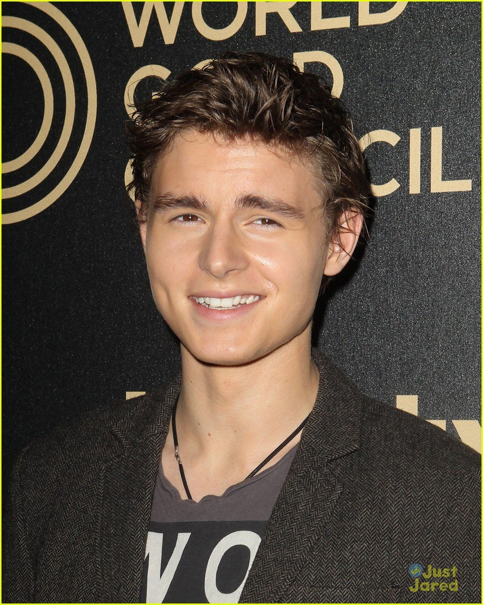 Full Sized Photo of logan lerman callan mcauliffe instyle gg party 03 ...