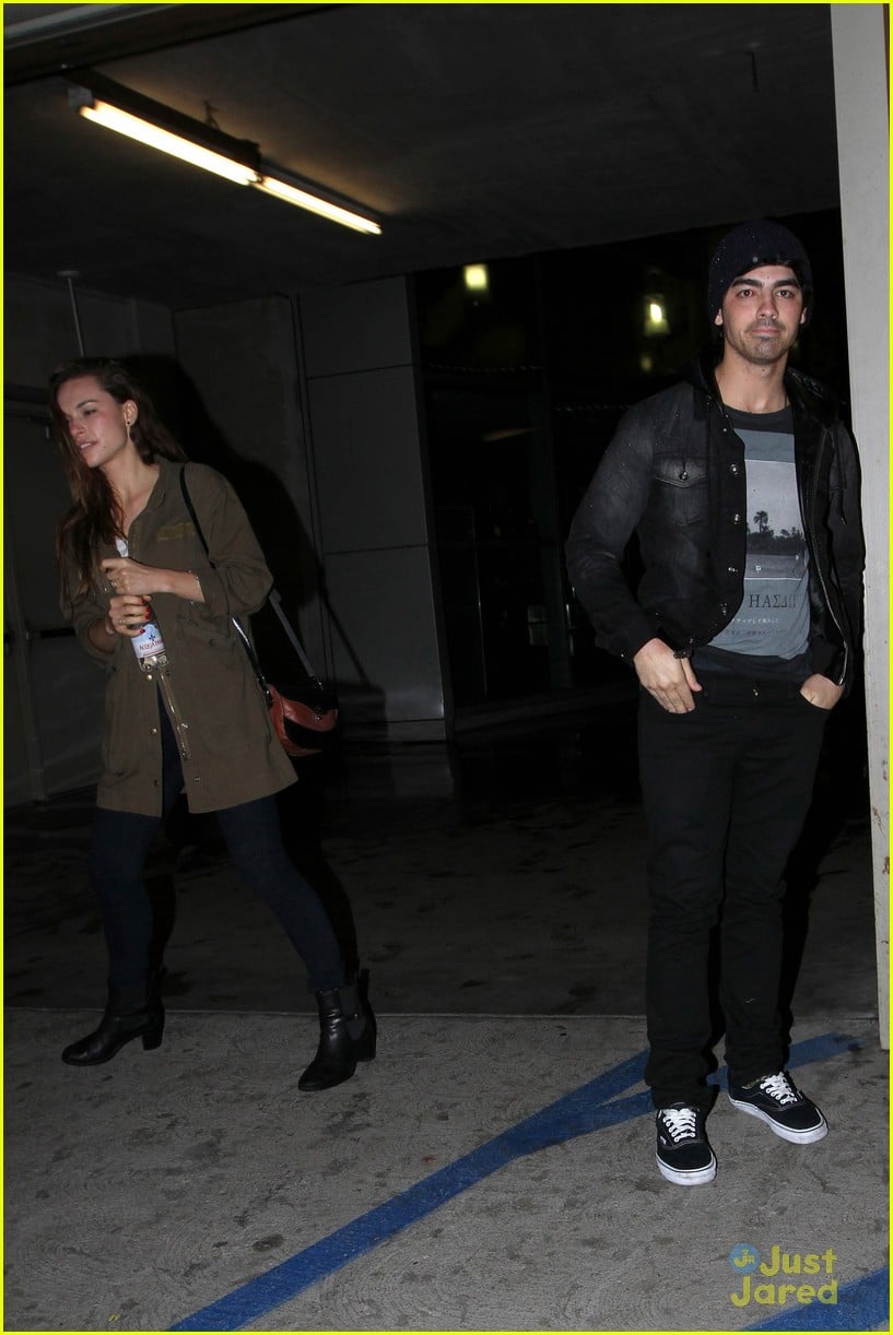 Joe & Nick Jonas: Double Date Night | Photo 514572 - Photo Gallery ...