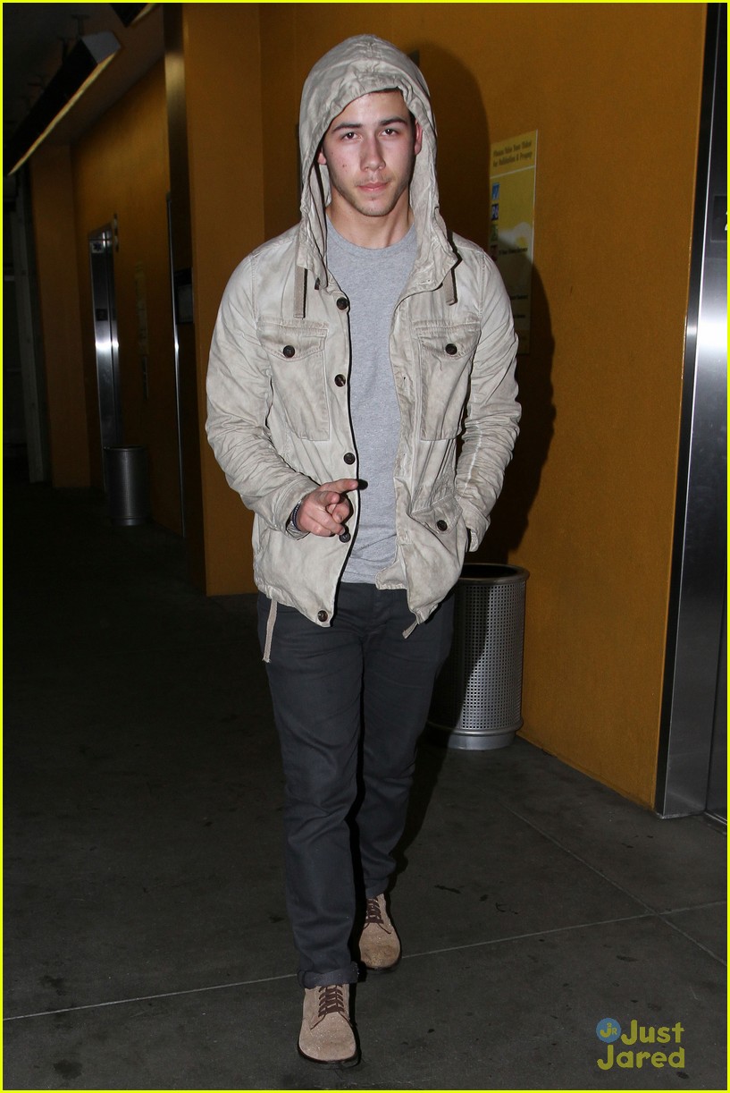 Joe & Nick Jonas: Double Date Night | Photo 514573 - Photo Gallery ...