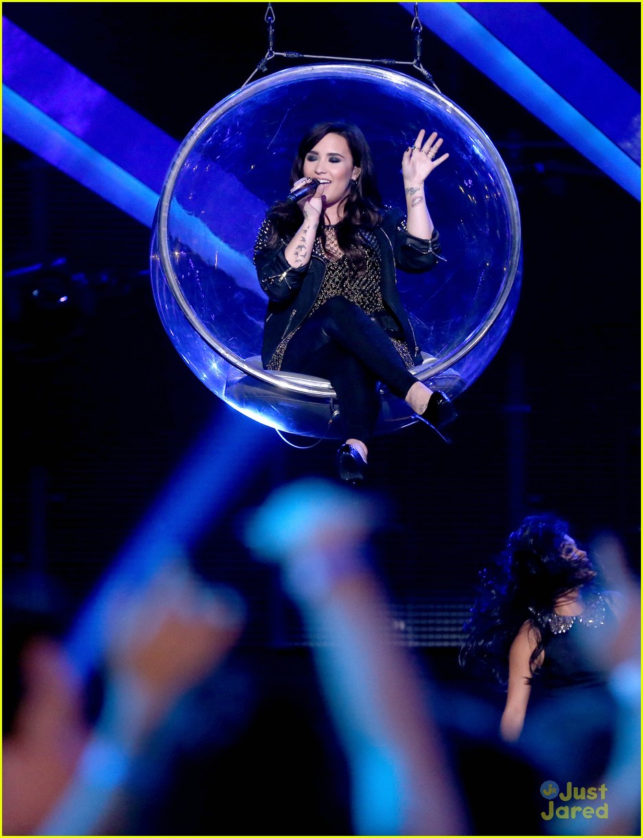 Demi Lovato: VH1 Divas 2012 Performance -- Watch Now! | Photo 518042 ...