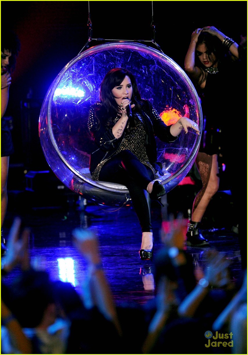 Demi Lovato: VH1 Divas 2012 Performance -- Watch Now! | Photo 518050 ...