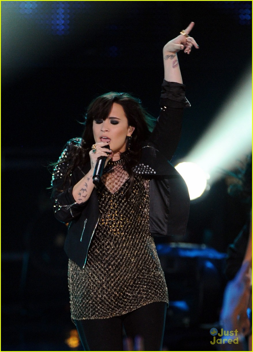 Demi Lovato: VH1 Divas 2012 Performance -- Watch Now! | Photo 518053 ...