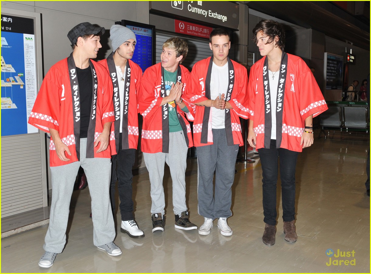 One Direction: Kimonos at Tokyo Airport Arrival | Photo 524691 - Photo ...