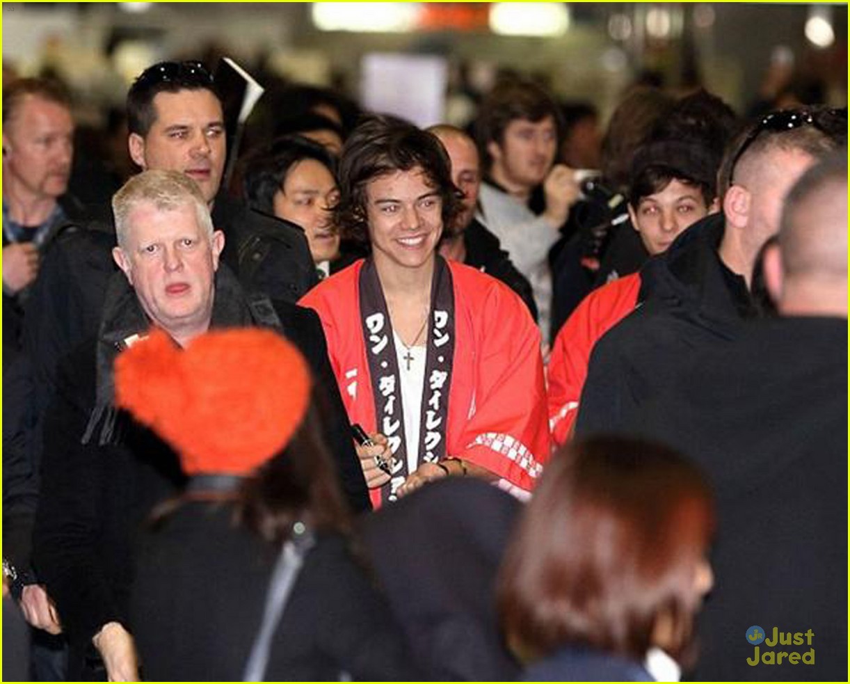 One Direction: Kimonos at Tokyo Airport Arrival | Photo 524697 - Photo ...