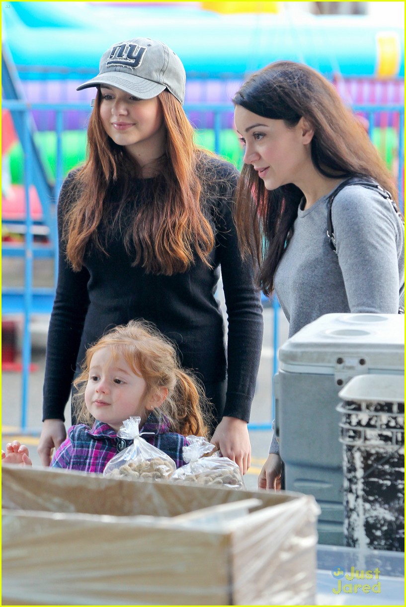 Full Sized Photo of ariel winter slide skylar 02 | Ariel Winter: Sunday ...