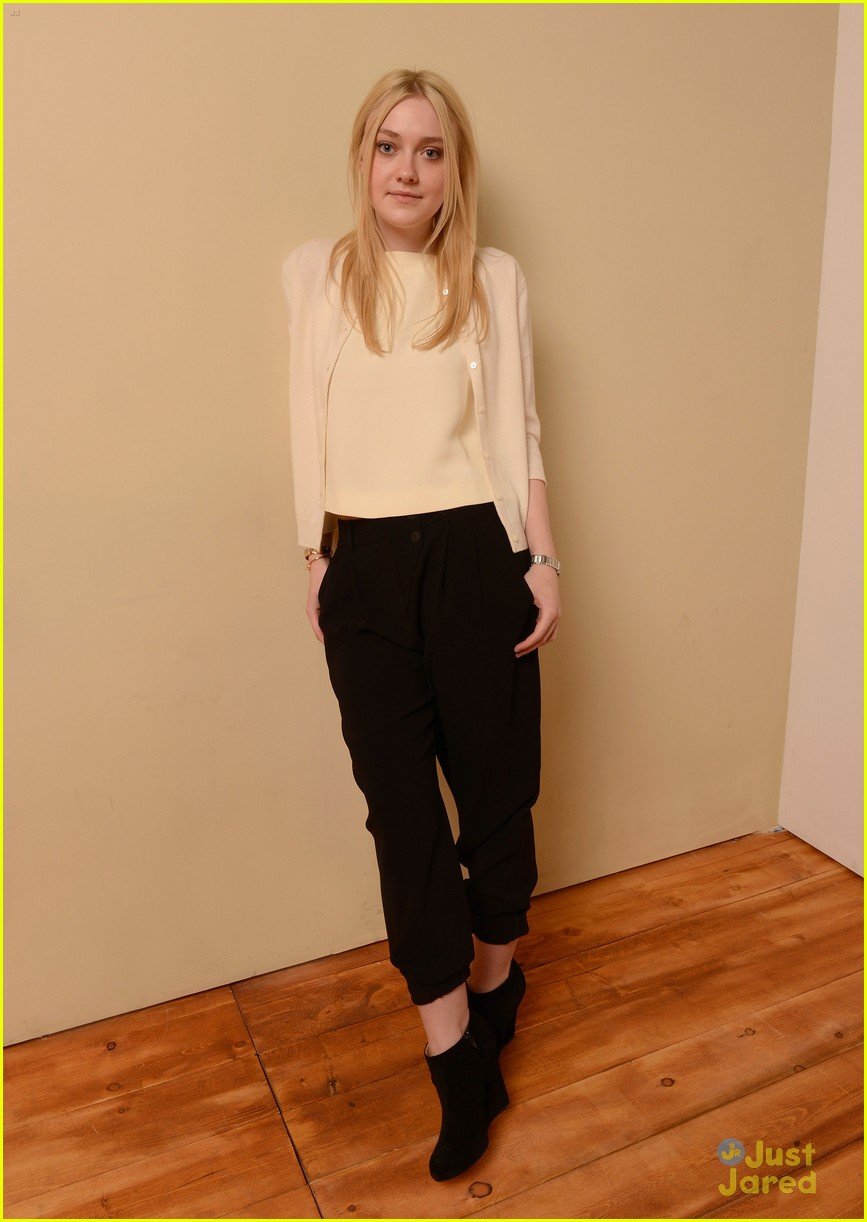 Dakota Fanning & Elizabeth Olsen: 'Very Good Girls' Portraits at ...