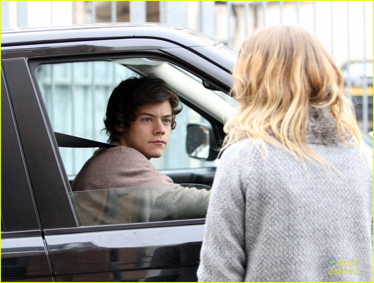 Harry Styles: London Studio Stop | Photo 525709 - Photo Gallery | Just ...