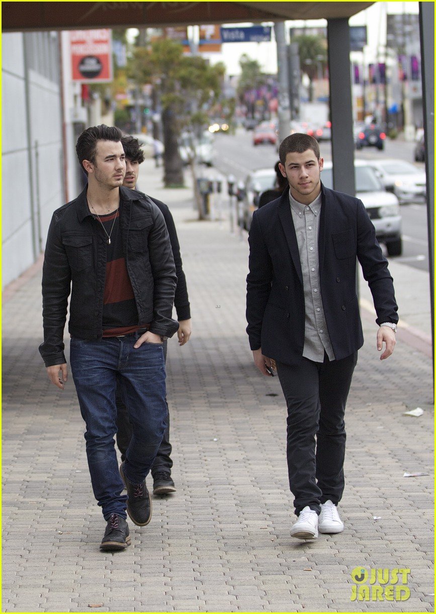 Nick, Joe & Kevin Jonas: Back In LA! | Photo 526407 - Photo Gallery ...