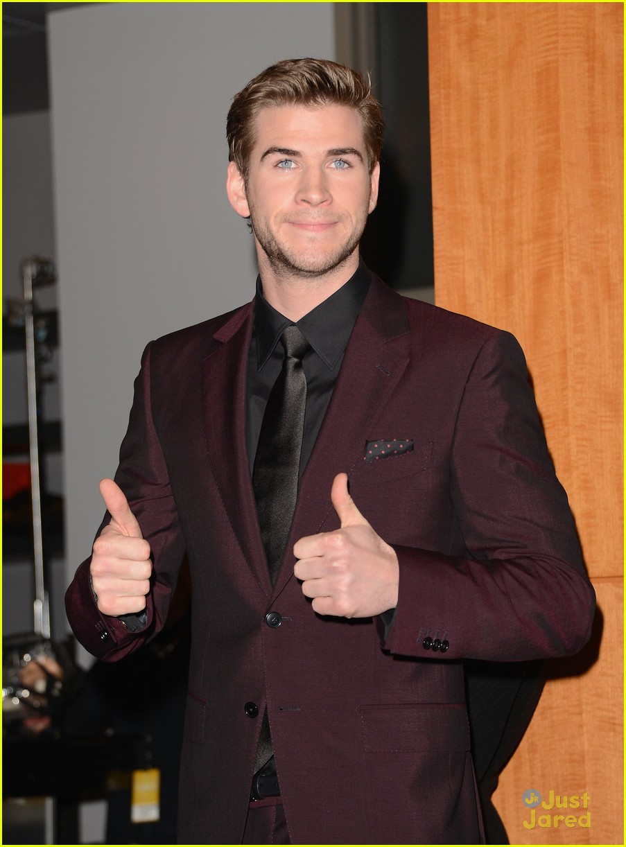 Liam Hemsworth & Josh Hutcherson: People's Choice Awards 2013 | Photo ...