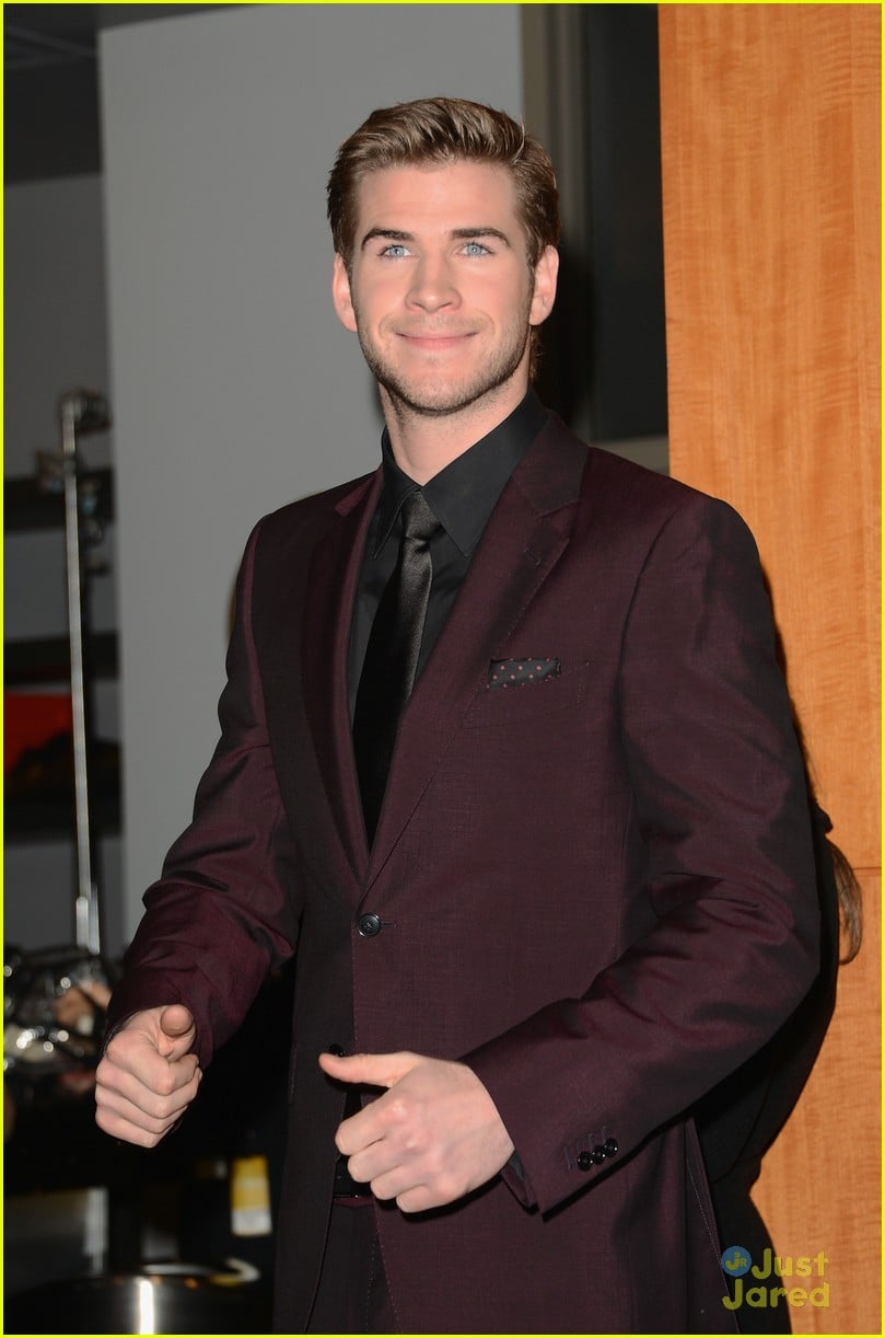 Liam Hemsworth & Josh Hutcherson: People's Choice Awards 2013 | Photo ...