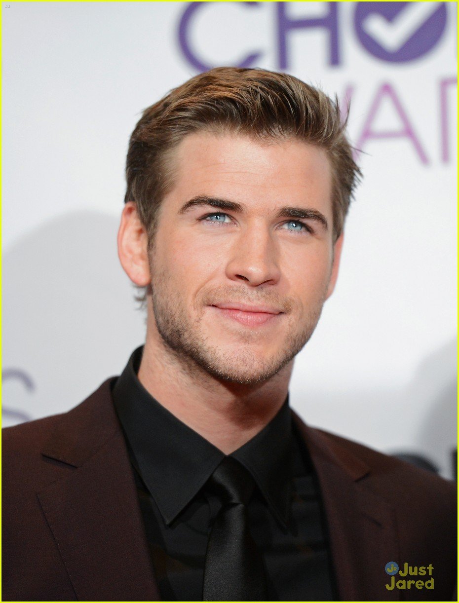 Liam Hemsworth & Josh Hutcherson: People's Choice Awards 2013 | Photo ...