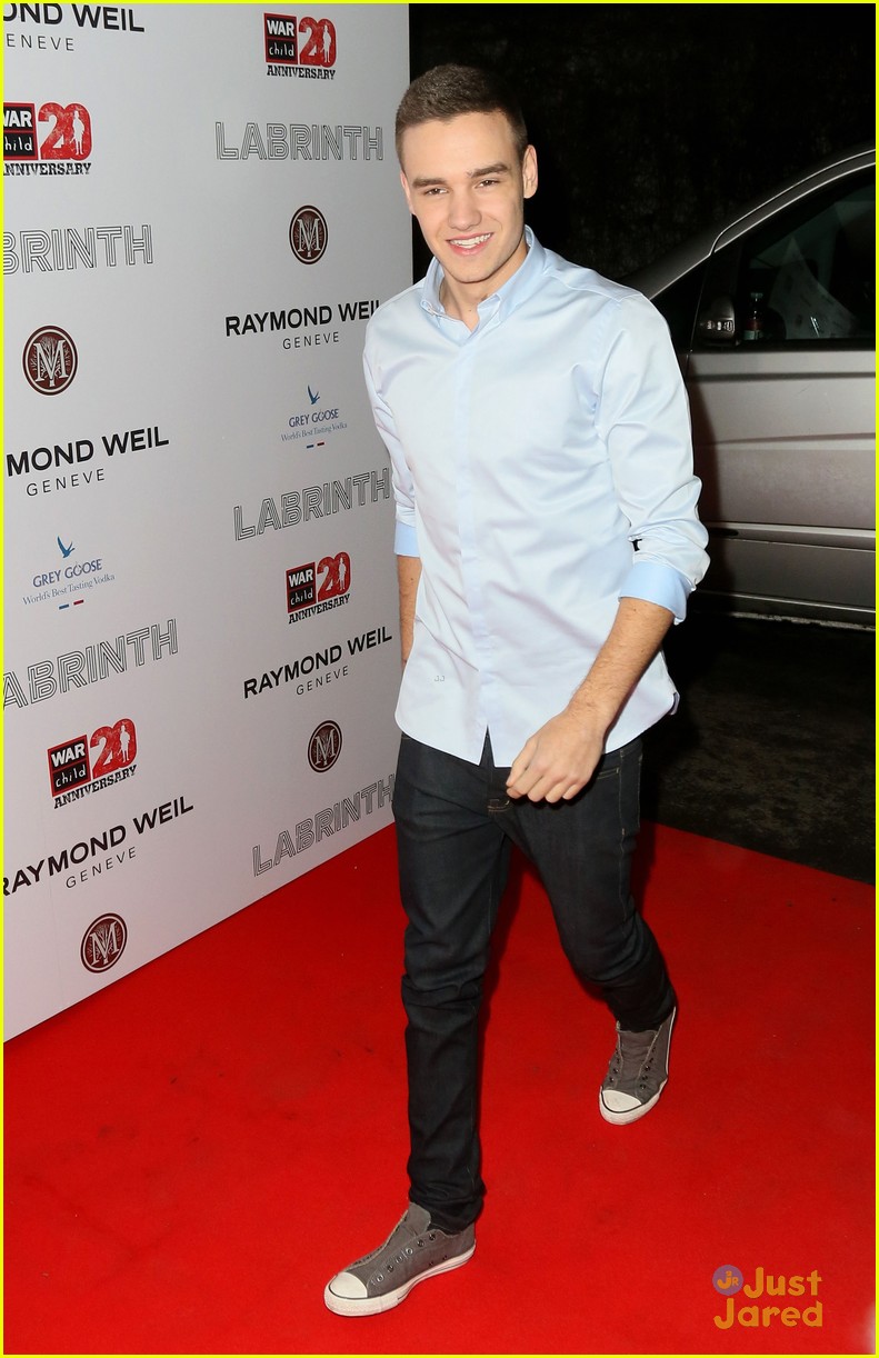 Eleanor Calder Smoking