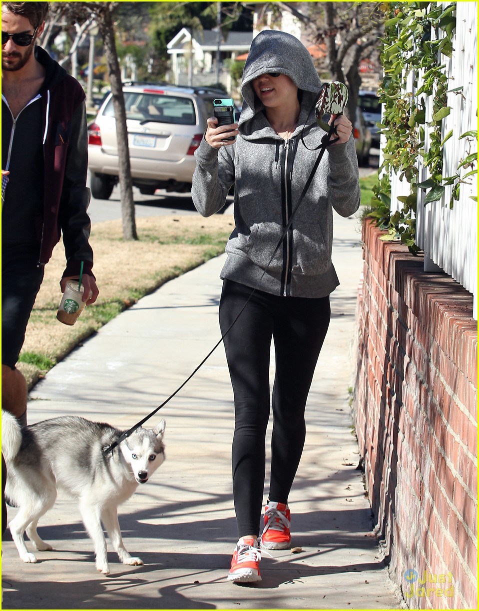 Miley Cyrus Walks The Dogs | Photo 527429 - Photo Gallery | Just Jared Jr.