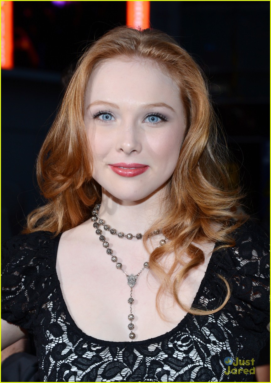 Molly Quinn: 'Castle' Wins at People's Choice Awards 2013 | Photo ...