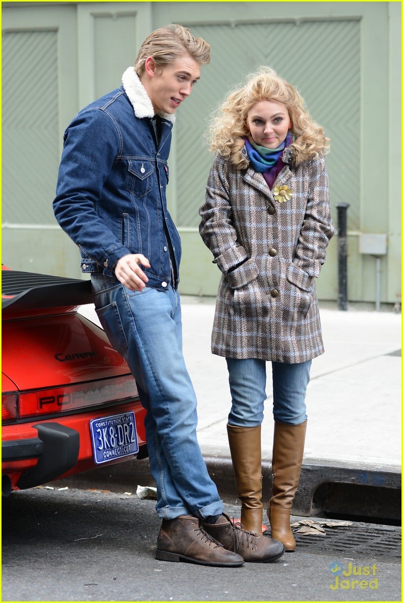 AnnaSophia Robb & Austin Butler: Kiss Kiss For 'Carrie Diaries' | Photo 525722 - Photo Gallery ...