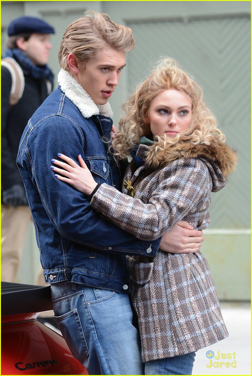 AnnaSophia Robb & Austin Butler: Kiss Kiss For 'Carrie Diaries' | Photo ...