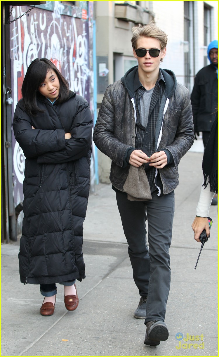 AnnaSophia Robb & Austin Butler: 2 Days Til 'The Carrie Diaries ...