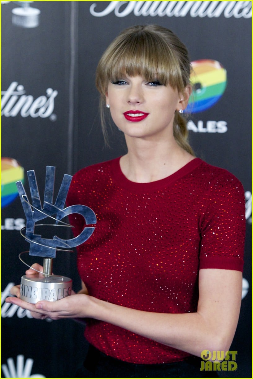 Taylor Swift: 40 Principales Awards 2013 Performance - Watch Now ...