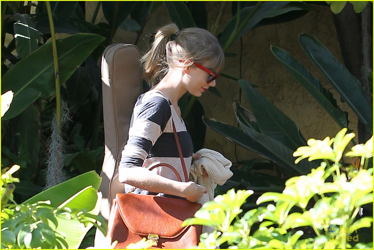 Taylor Swift: Back In The Studio After BRIT Nomination | Photo 523052 ...