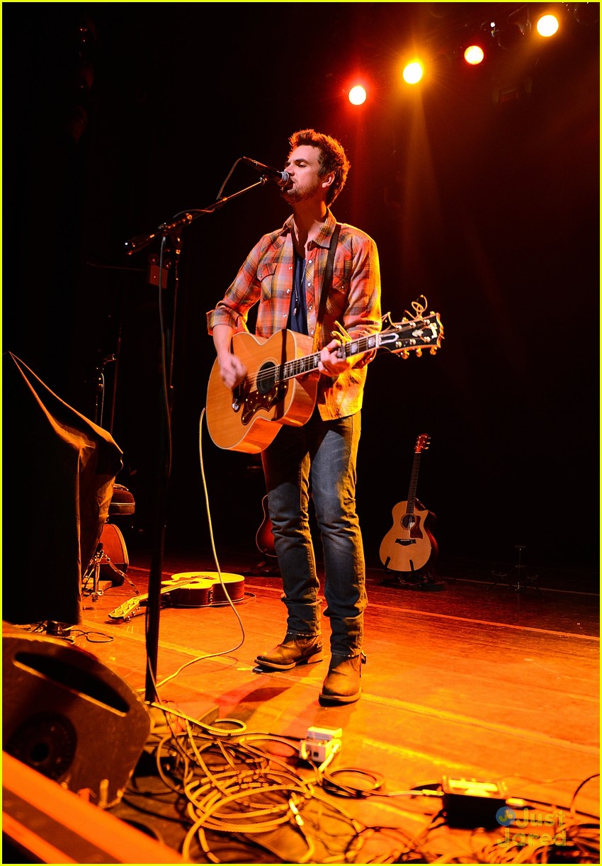 Tyler Hilton: Gramercy Theater Concert | Photo 521378 - Photo Gallery ...