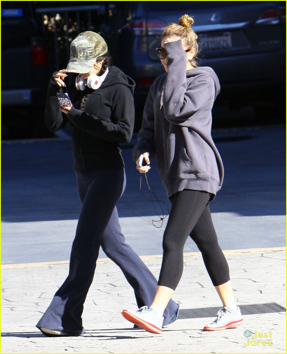 Full Sized Photo of vanessa hudgens austin butler workout leave 02 ...