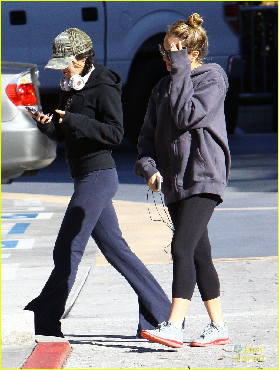 Full Sized Photo of vanessa hudgens austin butler workout leave 07 ...
