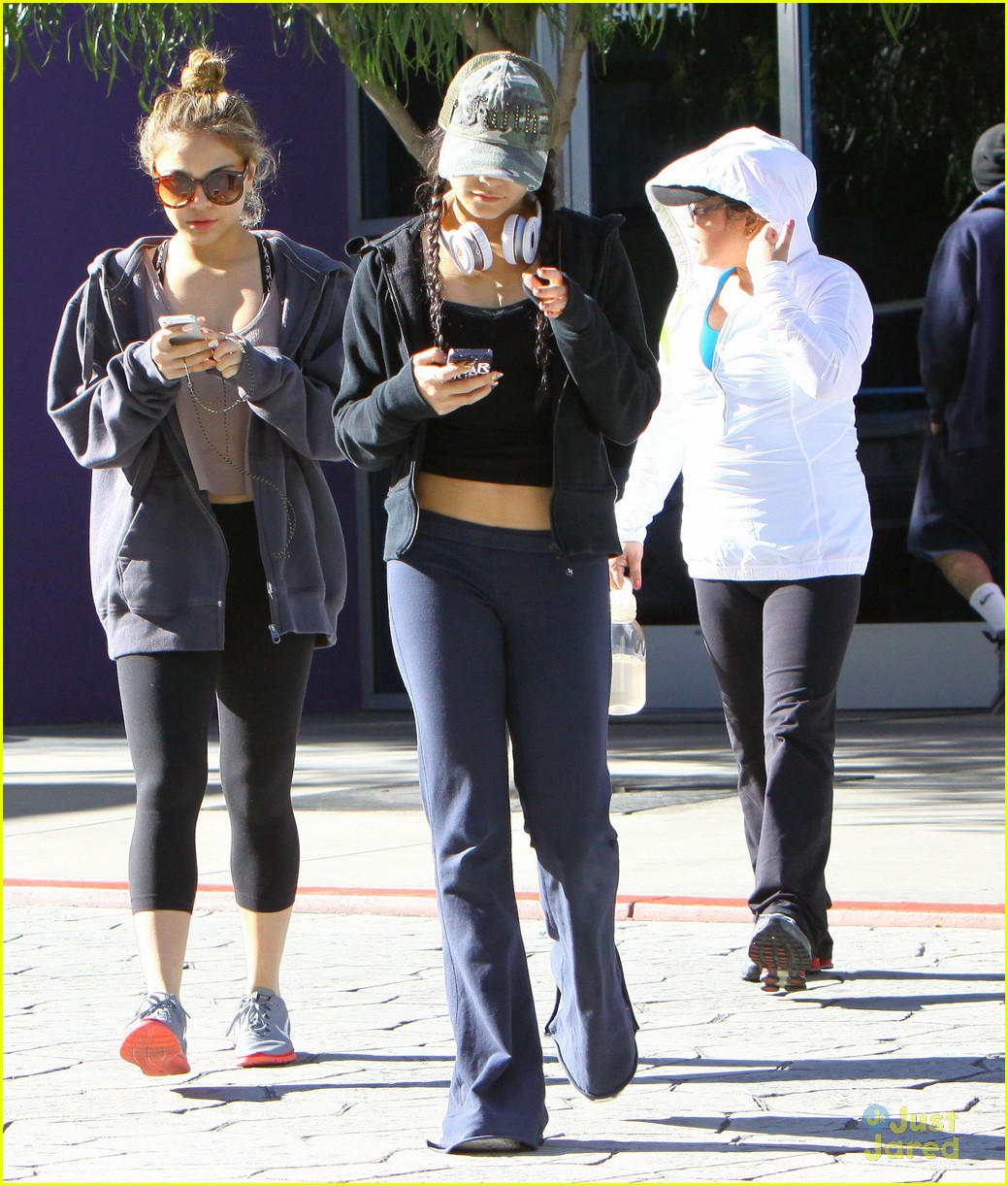 Full Sized Photo of vanessa hudgens austin butler workout leave 08 ...