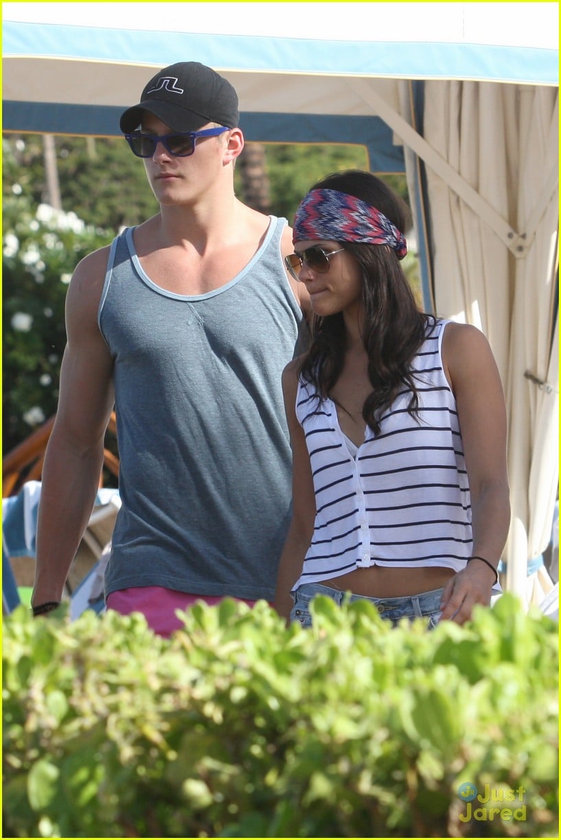 Alexander Ludwig: Shirtless in Hawaii! | Photo 521824 - Photo Gallery ...