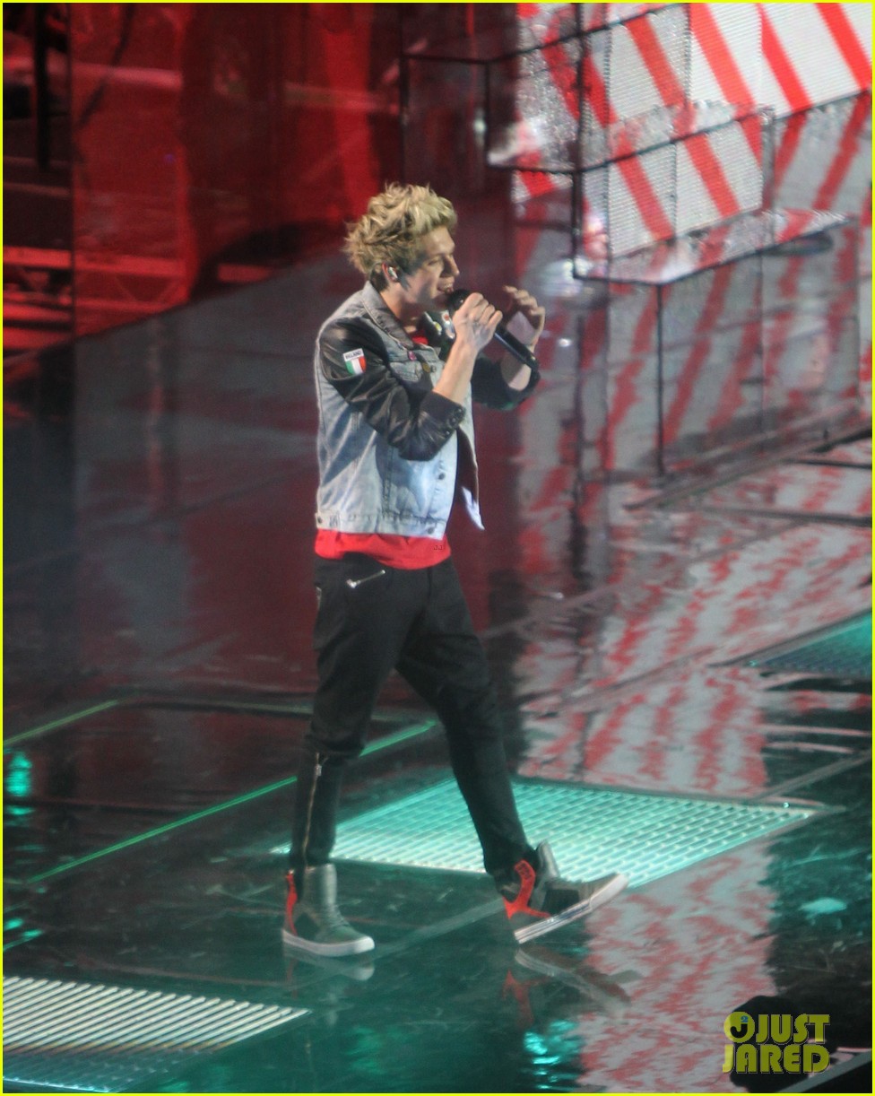 One Direction: O2 Arena Performance! | Photo 540307 - Photo Gallery ...